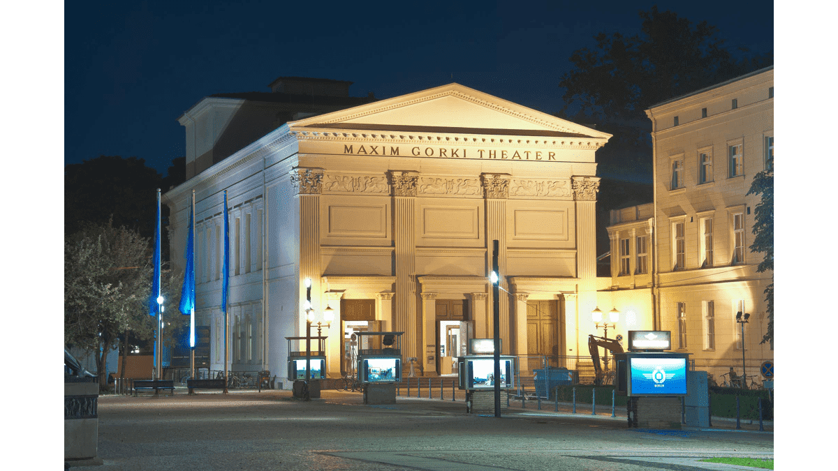 Das Maxim Gorki Theater am Kastanienwäldchen in der Mitte Berlins ...