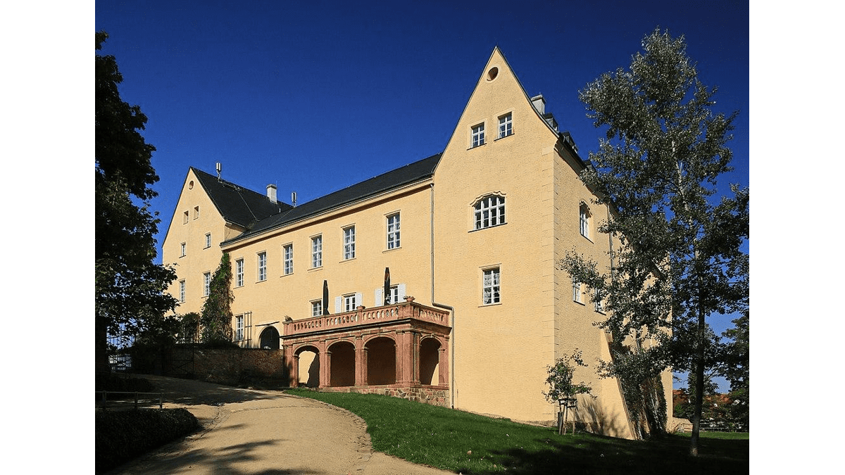Der Centaurenbrunnen und das Schloss Frohburg - Buskompass