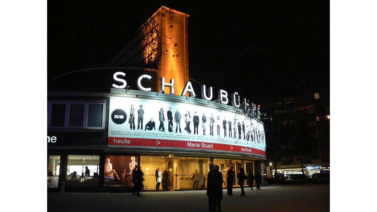 Die Schaubühne am Lehniner Platz in Berlin – von Birken, einer Platane und tollem Theater ...